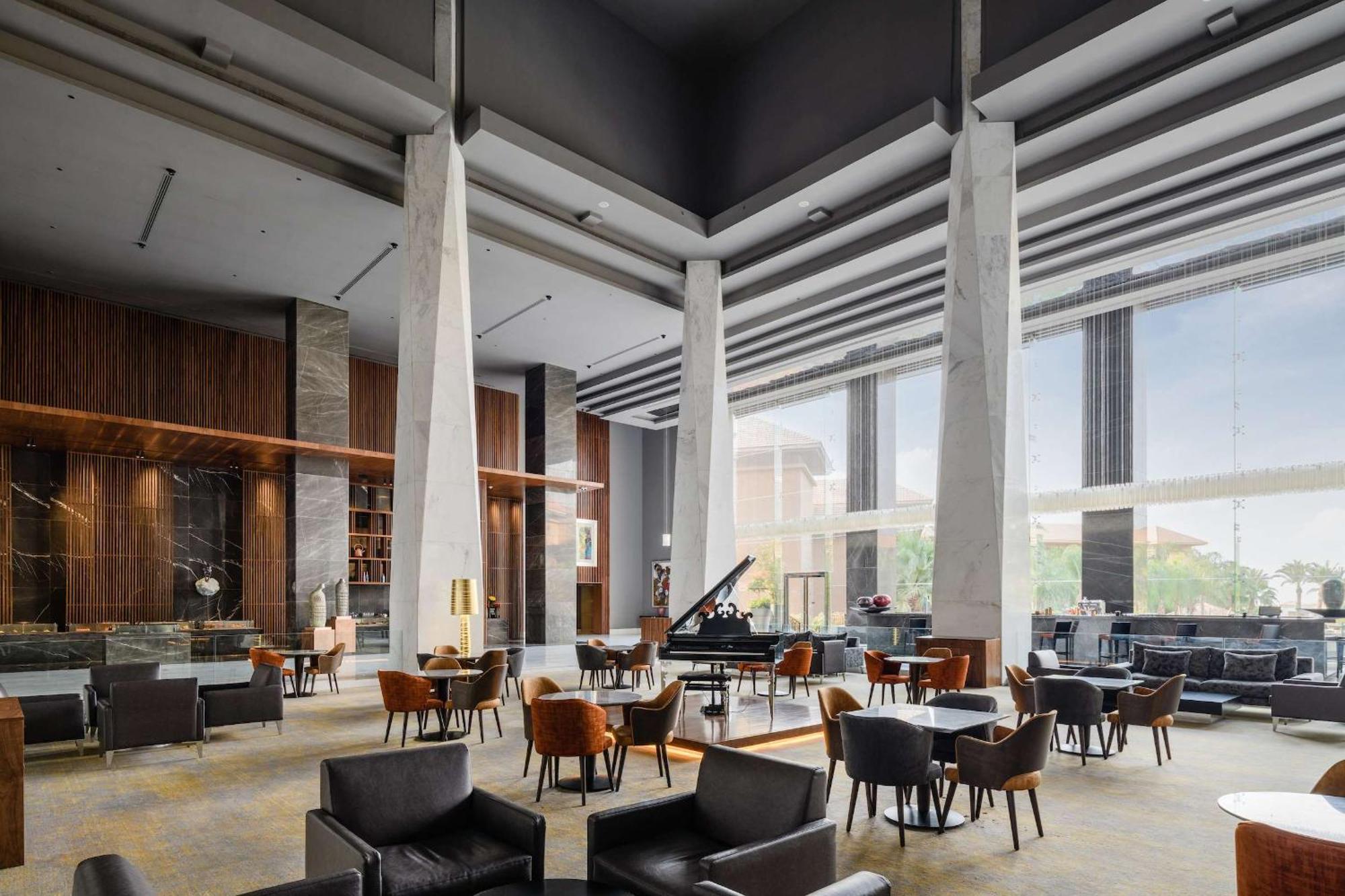 DUSIT THANI LAKEVIEW CAIRO HOTEL